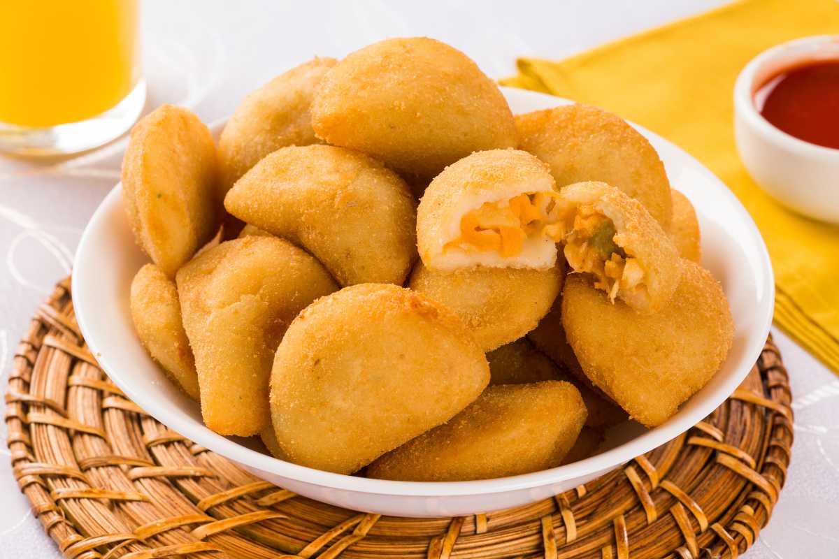 Receita de Risole: Como Dar um Up no Seu Salgadinho Favorito | Blog
